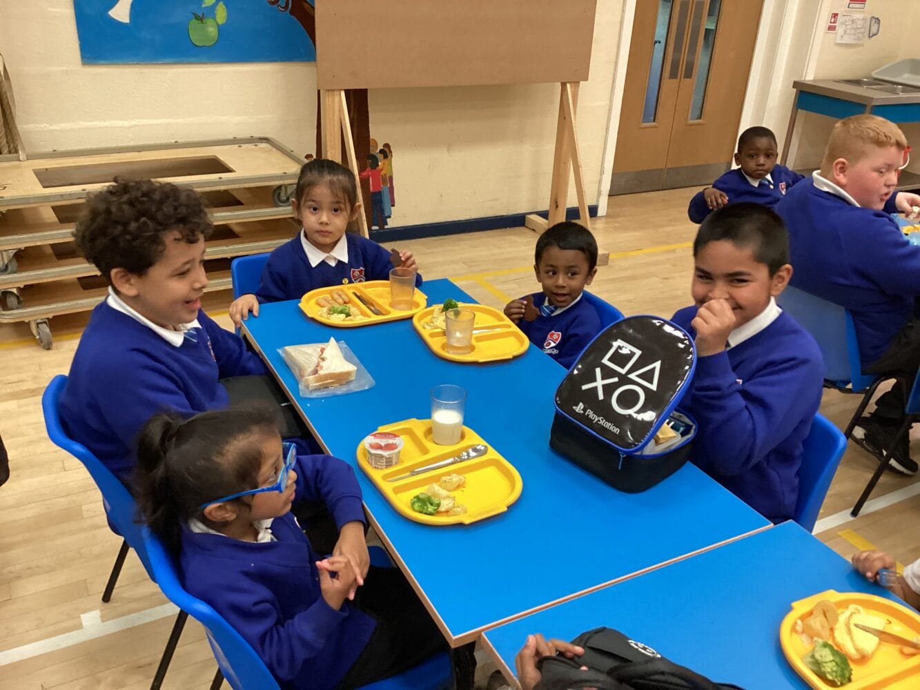 Yr6 Guardian Angels Lunch with EYFS | St James