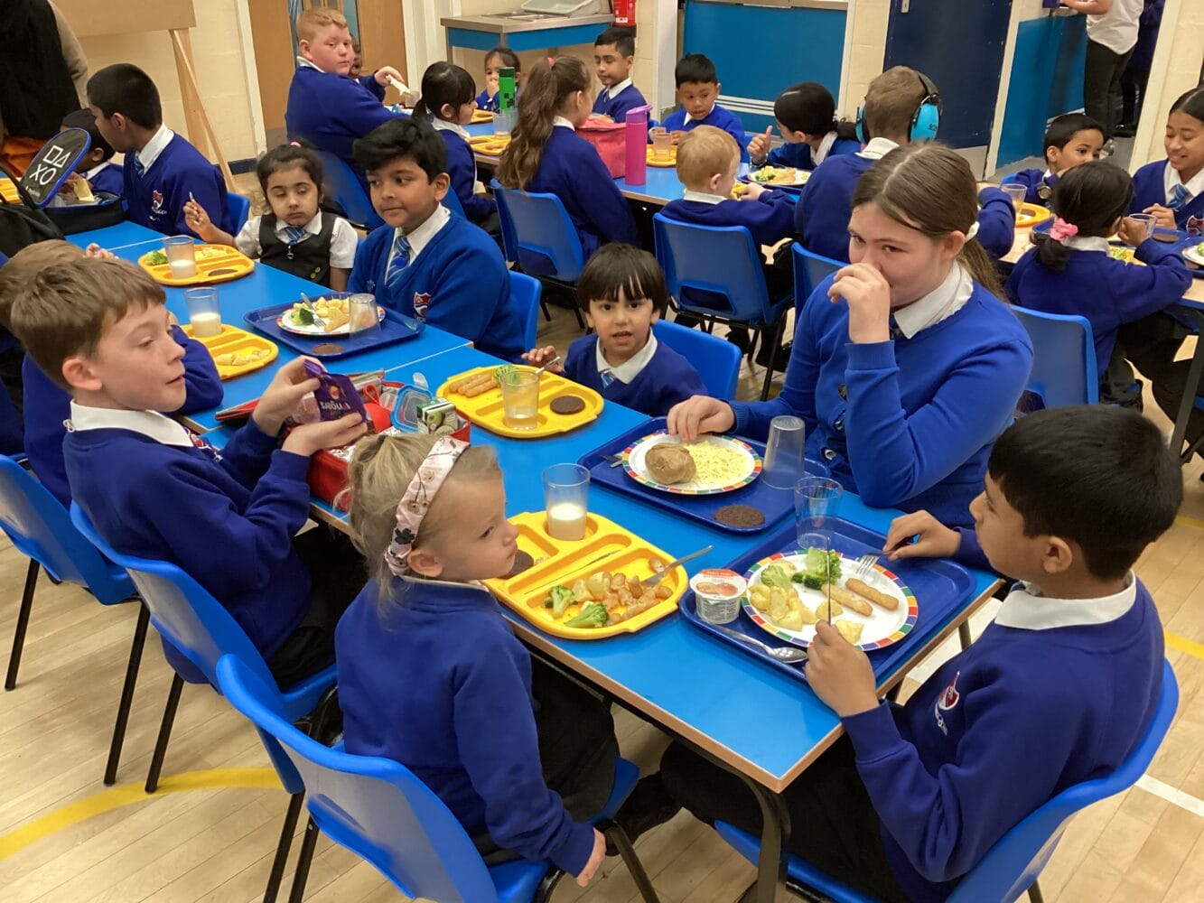 Yr6 Guardian Angels Lunch with EYFS | St James